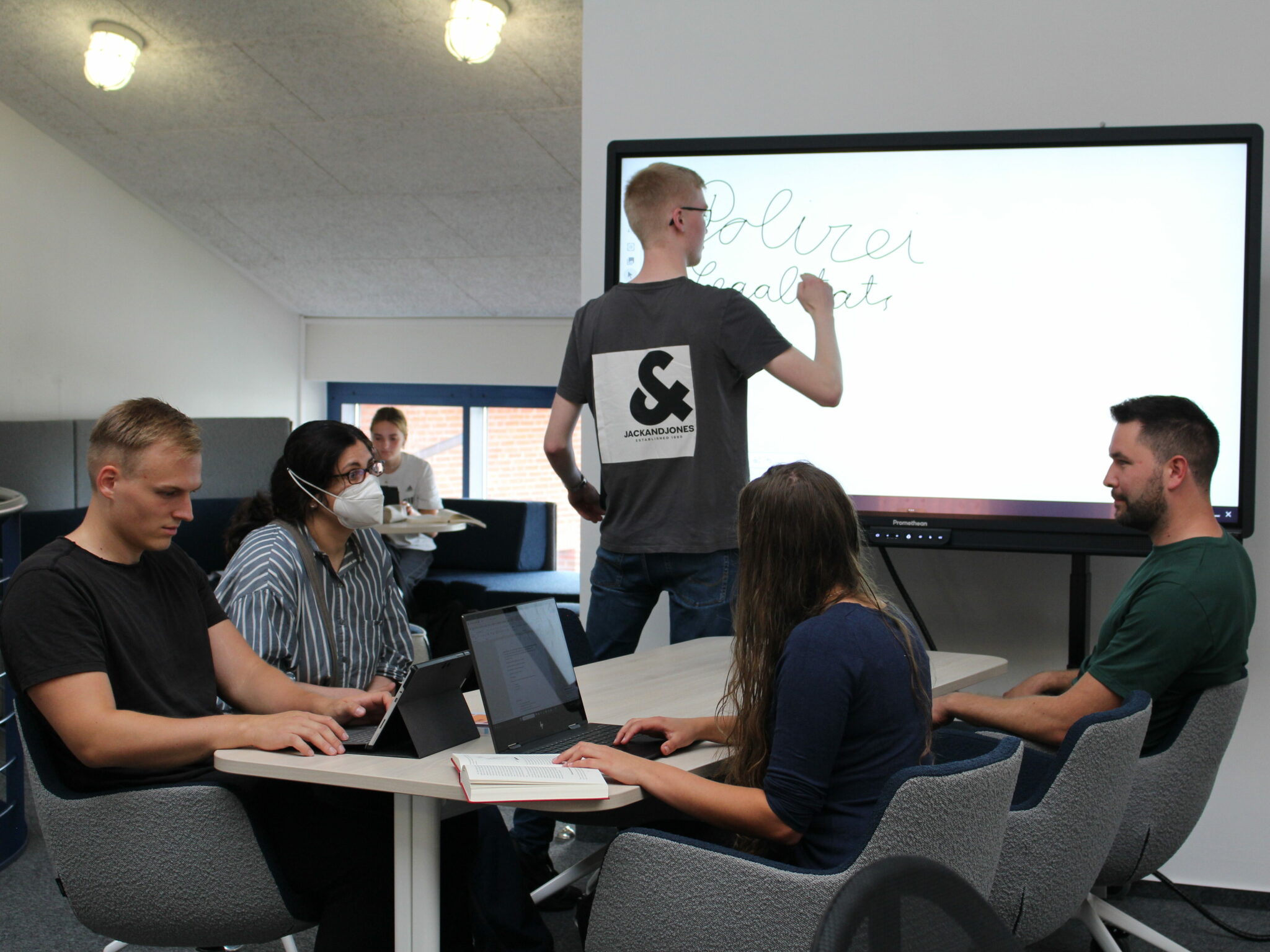 Ausbildungszentrum für Verwaltung AZV - Ausbildungszentrum für Verwaltung AZV